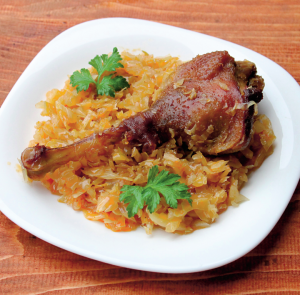 Gasca la cuptor pe pat de varza - Retete practice